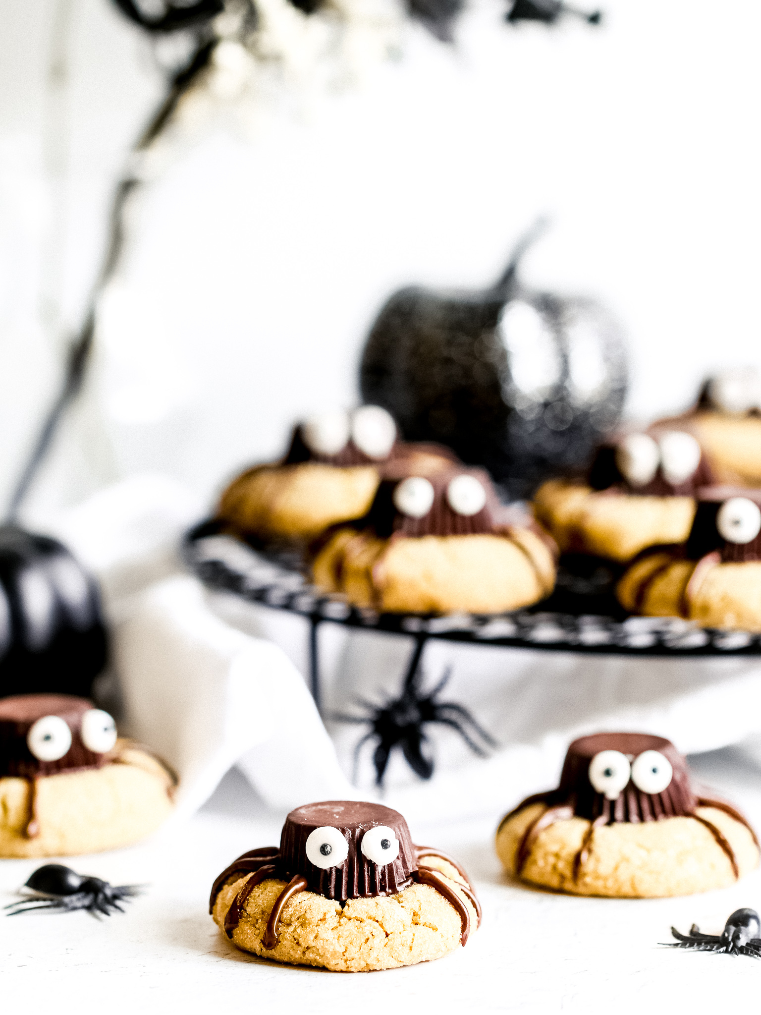 Spooky Halloween Spider Cookies (vegan, nut free) - Allergylicious